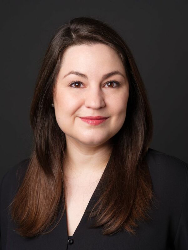 Laura Weber | Expertin für Moderne & Zeitgenössische Kunst